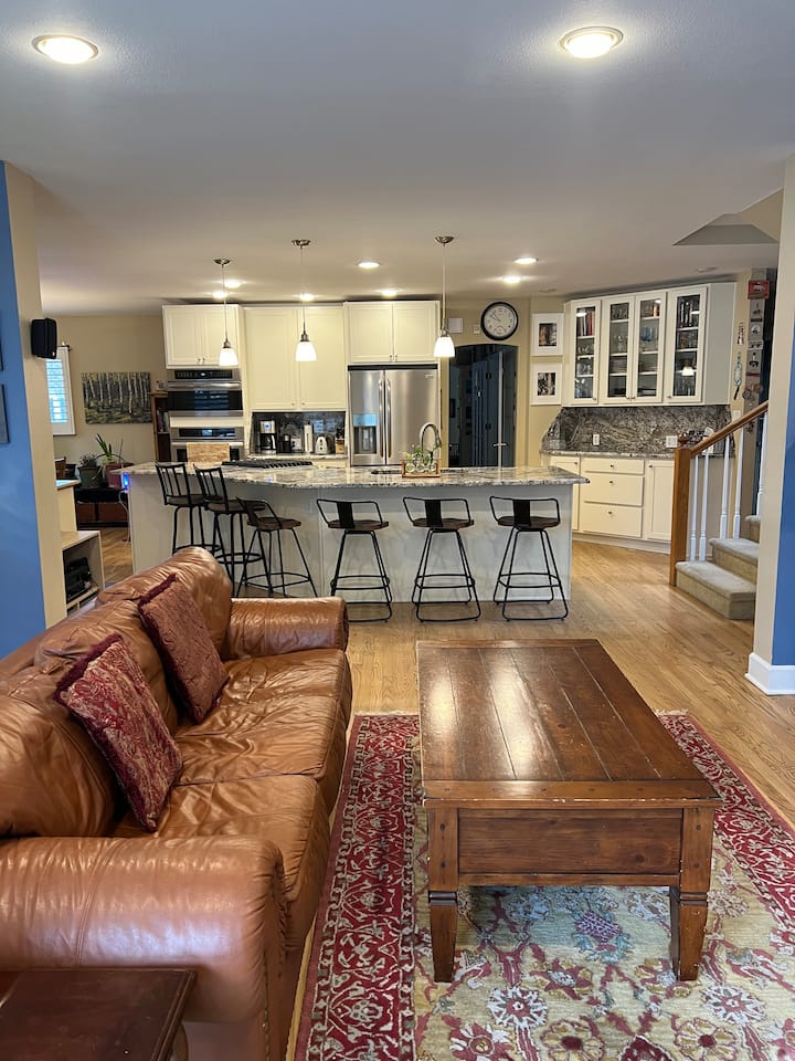 Beautiful Hilltop Home! Near Cherry Creek - Denver, CO