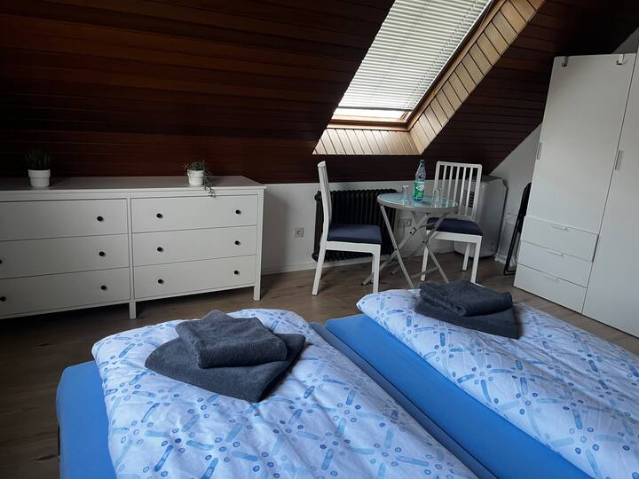 Zimmer Mit Boxspringbett In Schöner Wohnung - Solingen