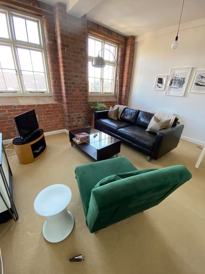 1 Bed Flat - 2 Mins Walk From Town W. Free Parking - Tutbury Castle