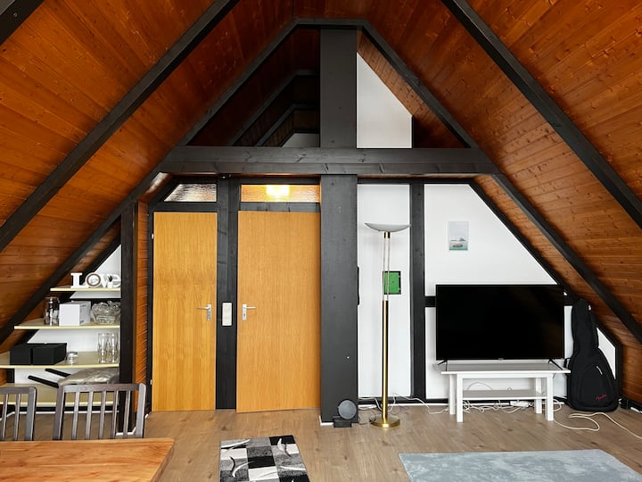 Aussergewöhnliche 2 Zimmer, Geschlossener Bereich - Solingen