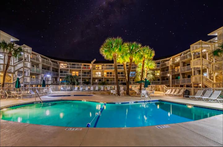 Beachfront Coligny Condo Shops, Food& Drinks! - Hilton Head Island, SC