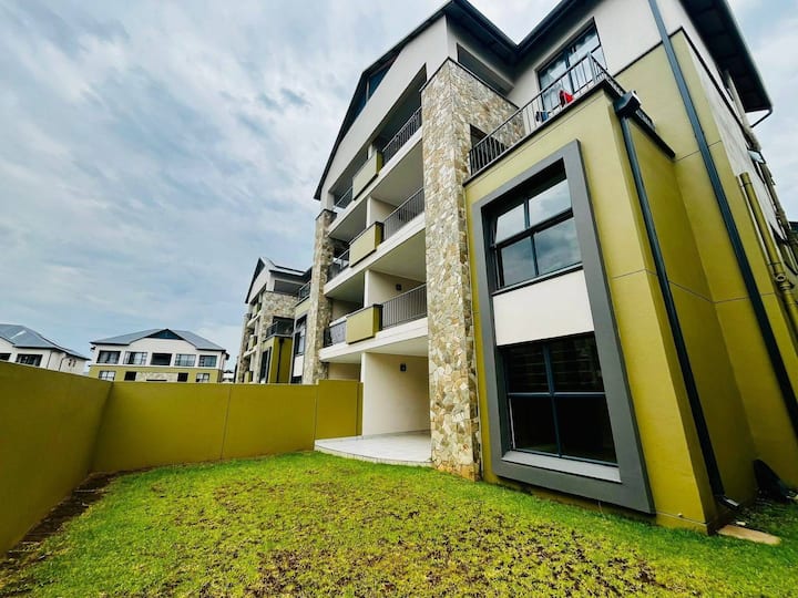 19 Elizabeth Place - Waterfall, Midrand-free Wi-fi - Sandton