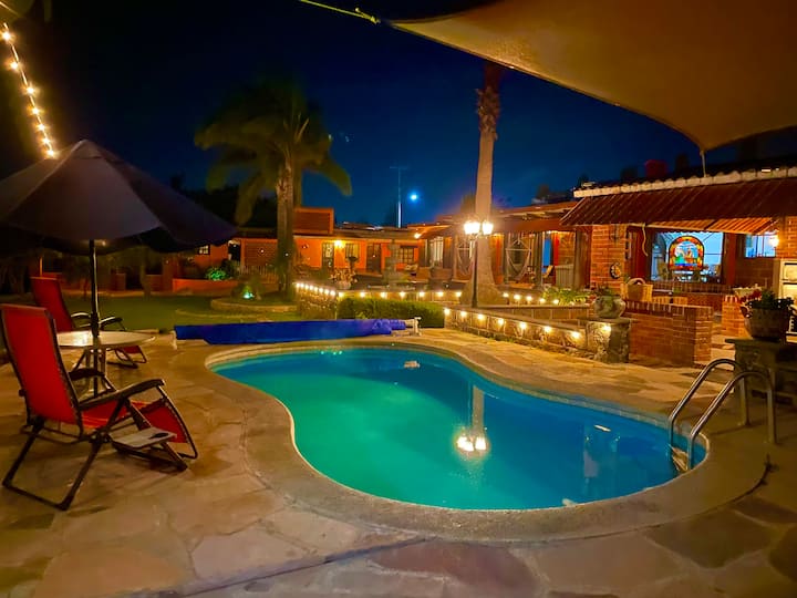 Sunset Embrace - Querétaro