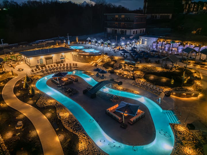 New Cabin W/ Indoor Pool And Water Park! Sleeps 22 - Sevierville, TN