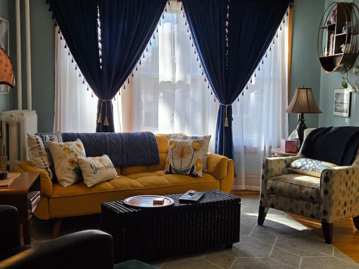 Private Balcony, Room For 4 - Dog Friendly! - Saint Paul, MN