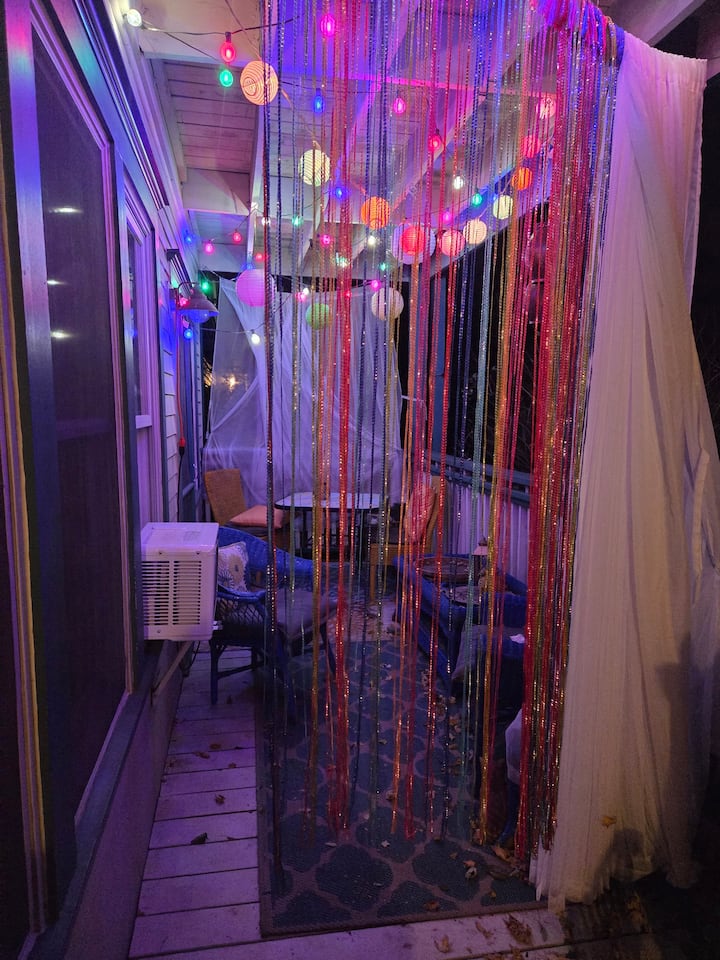 Garden View For Four: Lilacs And Peaceful Deck - Saint Paul, MN