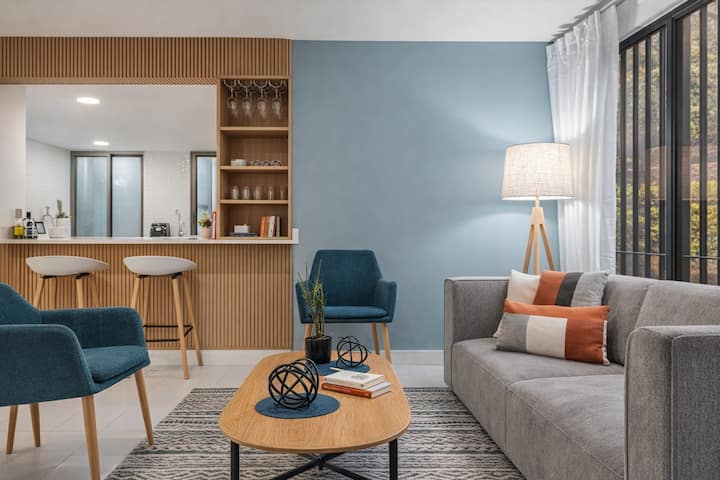 Huge Home, Private Parking, Free W&d, King Bed - Medellín