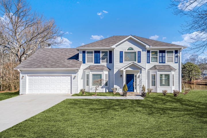 New! Lake House/8beds/ 3 Baths/ King/queens/fulls - Auburn, GA