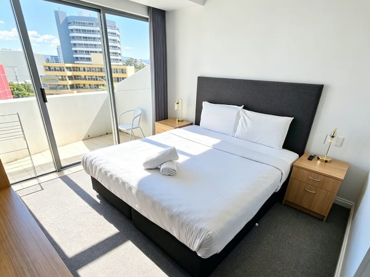 Surfers Paradise Hotel Room Close To Beach, 2f - Gold Coast