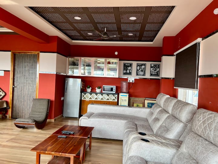 Penthouse With Theatre & Bathtub - Hyderabad