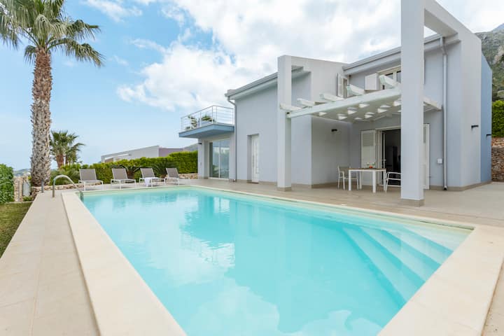 Villa'rocca With Heated Pool And Sea View - Italy