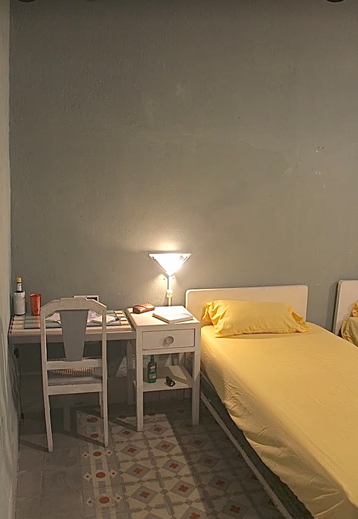 Arthaus Twin Room (Ensuite Bathroom + Wifi) - La Habana