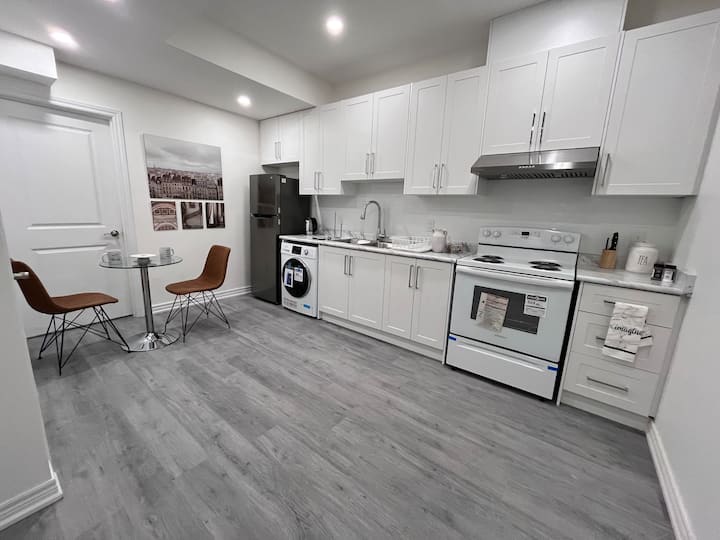 Modern Stylish Cozy Whole Basement Apart - Aurora