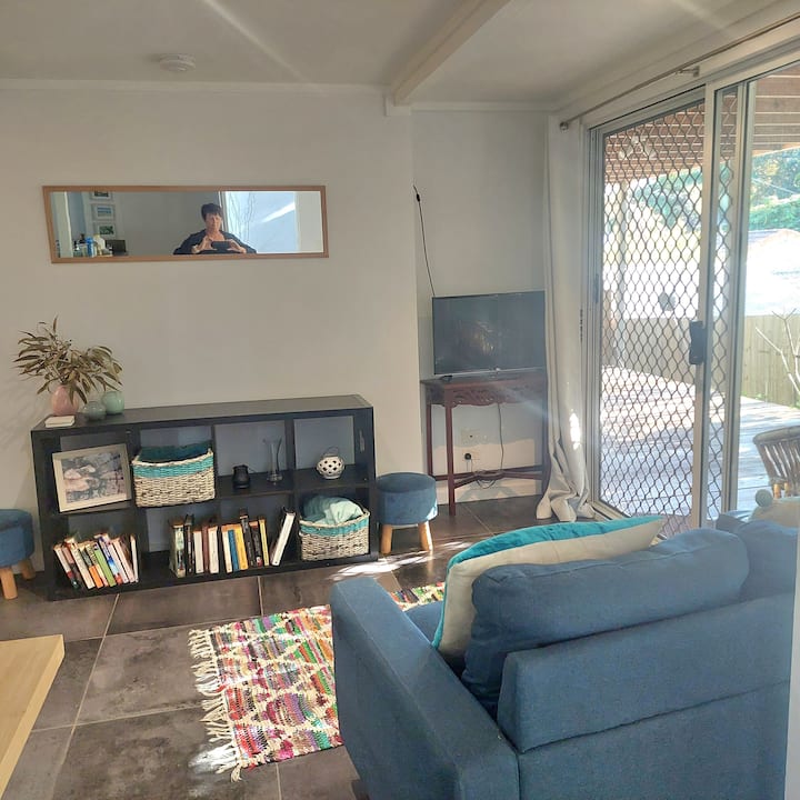 Newport Studio,  Privacy Amidst A Neighbourhood. - Ballina