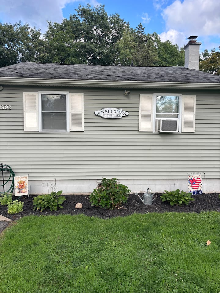 Cozy Cottage On Lake Alice. With Boat Dock - Albion, NY