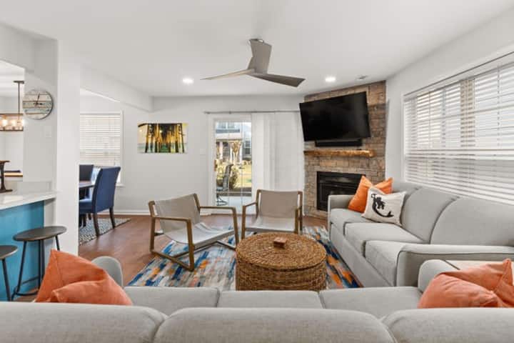 2 Primary Rooms - 3 Pools * Lower Tax Rate - Rehoboth Beach, DE