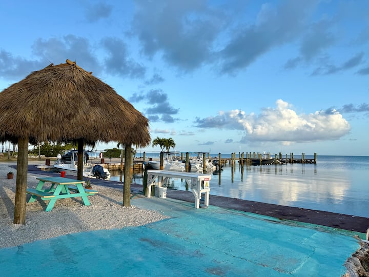 Spacious Waterfront 2 Bedroom W/dock. Pet Friendly - Layton, FL