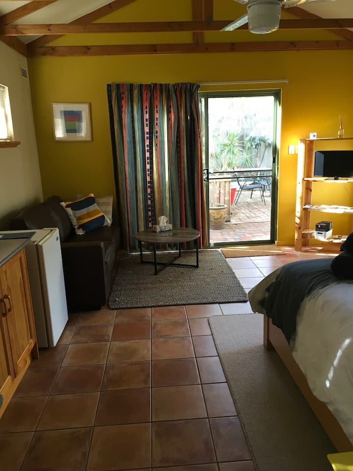 Private Garden Studio With Free Netflix And Wifi - Kingsley