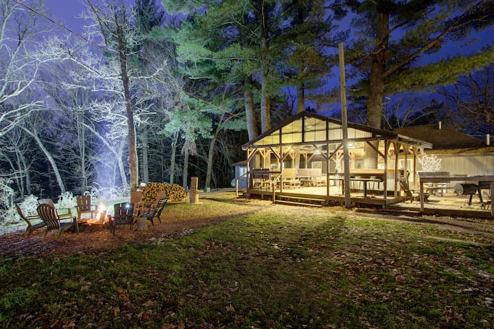 Group Getaway-4 Cabins @ Sandstone Rustic Retreat - Wisconsin Dells, WI