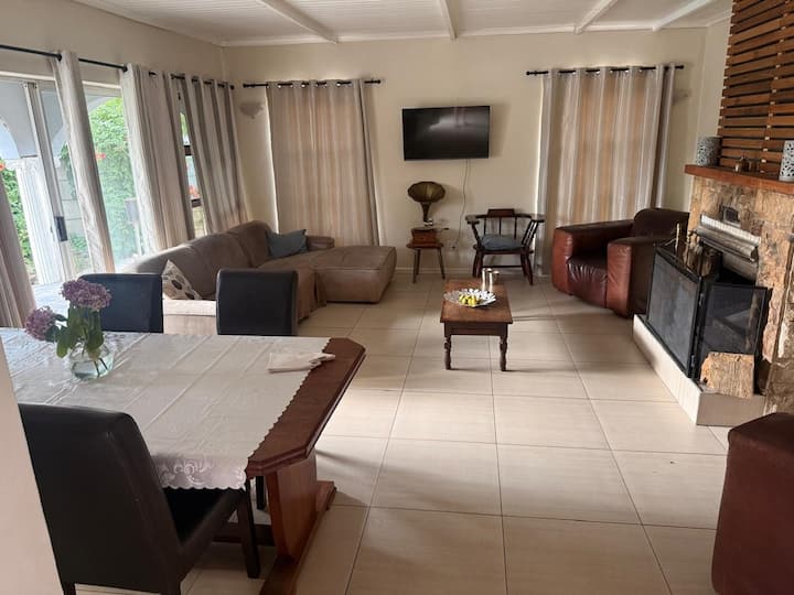 Spacious And Comfortable House - Grabouw