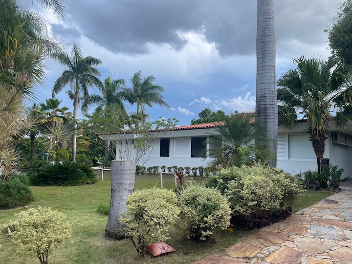 Casa Ampla Na Pampulha Com Jardim E Piscina - Belo Horizonte