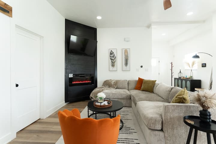 Newly Remodeled 4-bedroom Home Near Downtown Indy - Indianapolis, IN