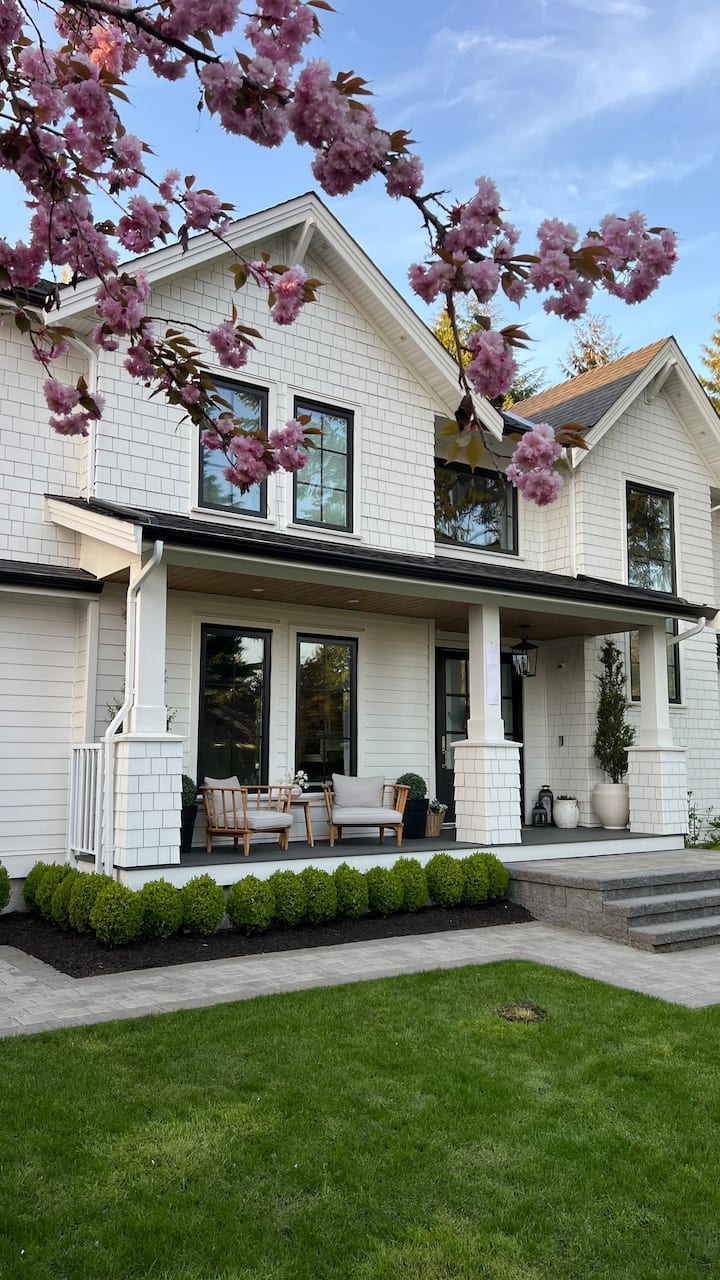 Brand New 2 Bedroom Spacious Guest Suite - Mount Seymour