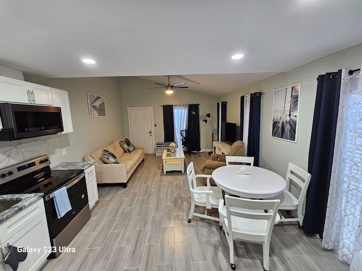 Getaway Unit For Rent In St Pete - St. Petersburg, FL