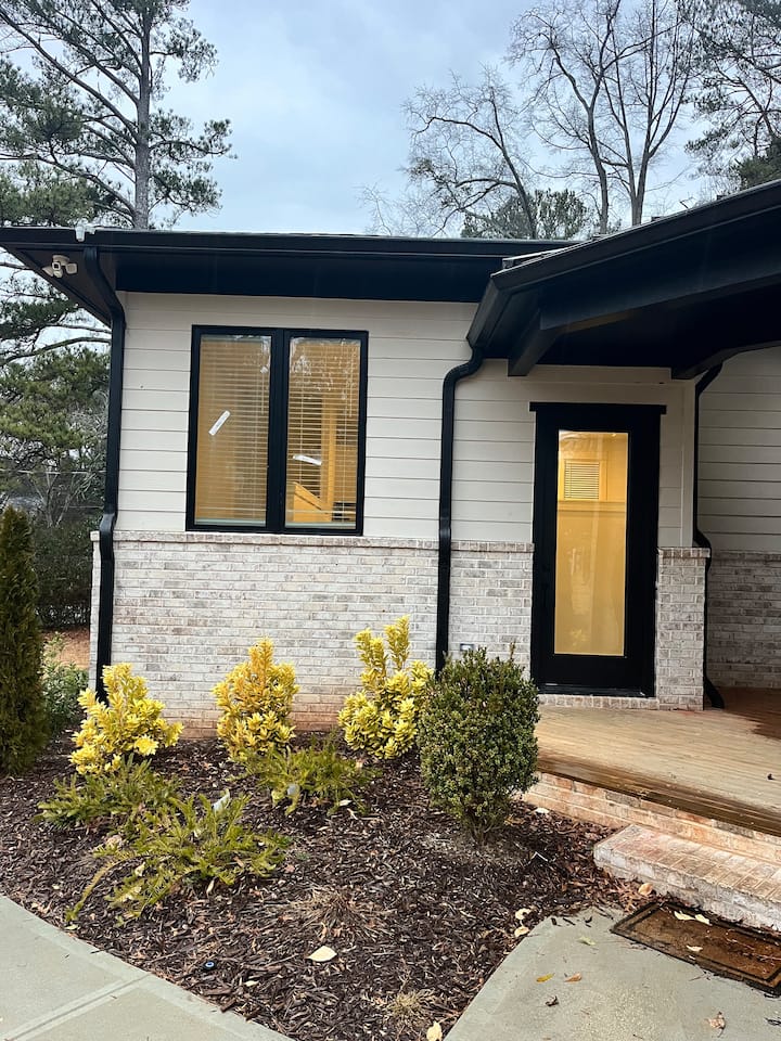 New One Bedroom Apartment. - Decatur, GA