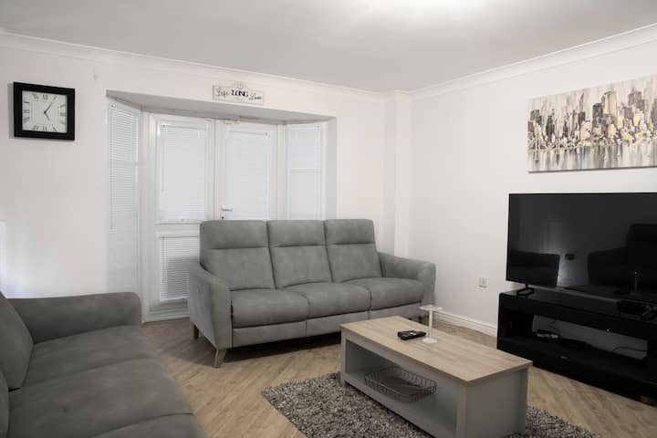 3 Spacious Bedrooms Townhouse - Birmingham