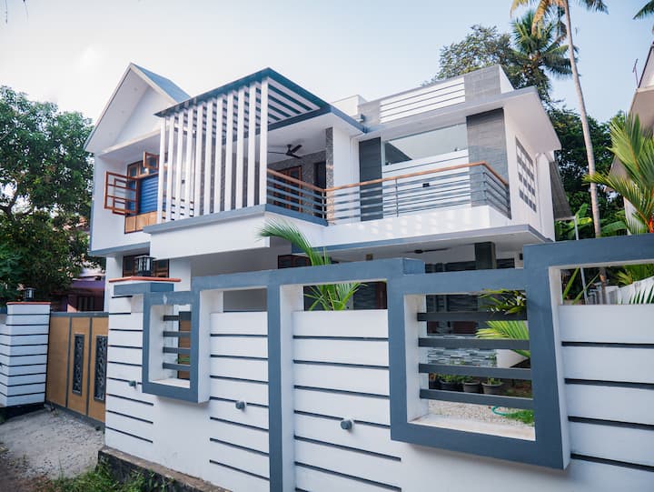 Entire New Villa In Varkala Cliff  With  3  Rooms - Varkala