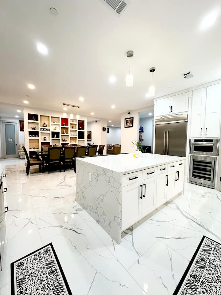 Modern Smart Home, 
9beds 6br,near Beach & Disney - Huntington Beach, CA