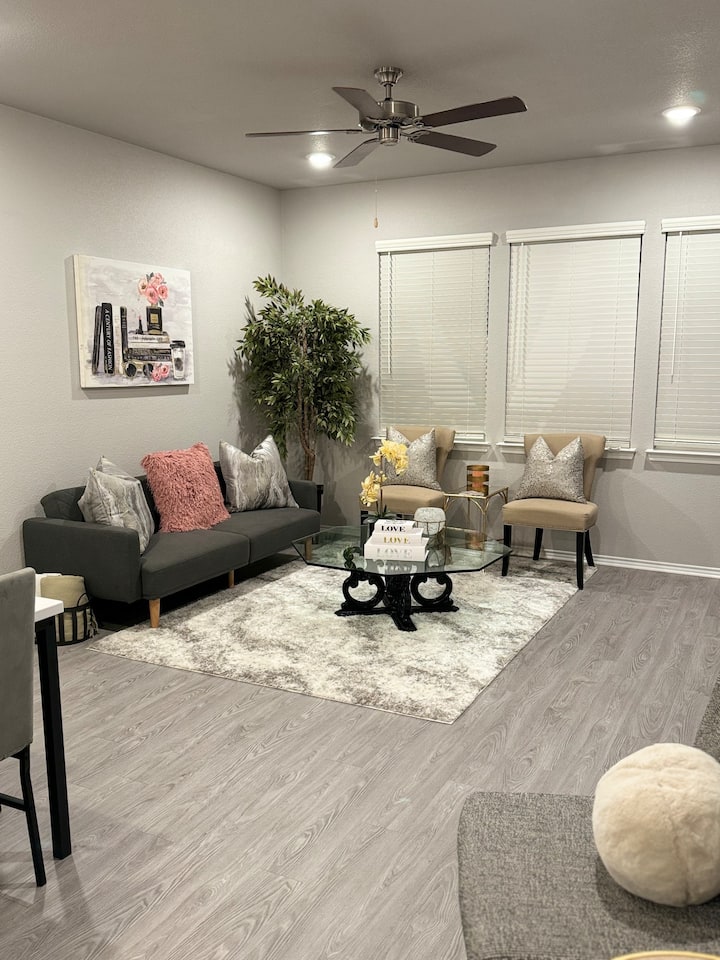Charming Cozy Retreat - Copperas Cove, TX