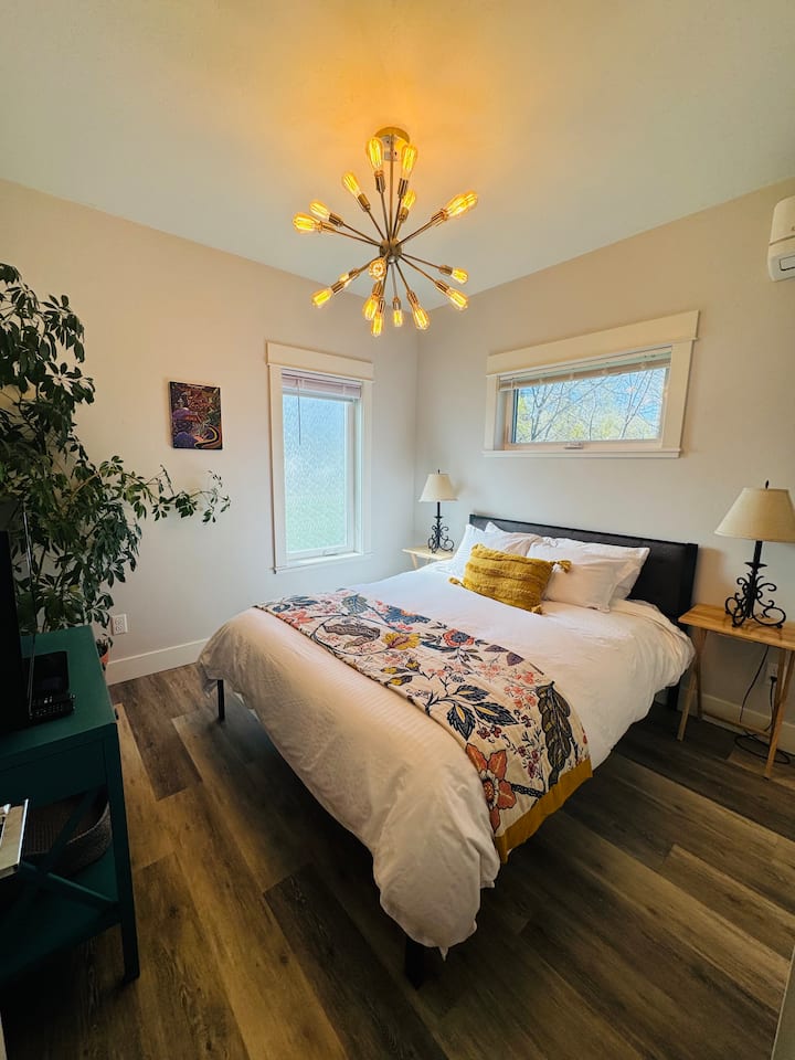 Cozy Midtown Apartment - Missoula, MT