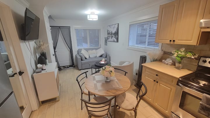 Cozy Laneway House - Vancouver