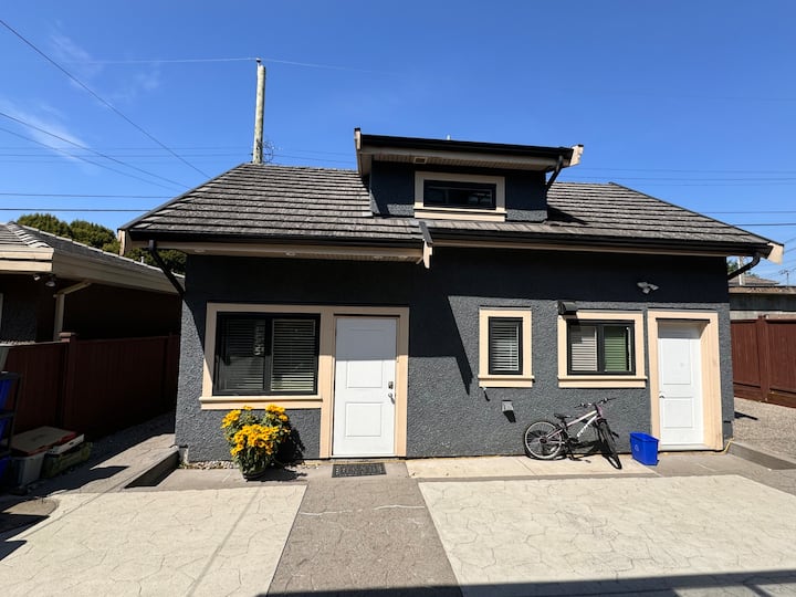 Cozy Laneway House - Vancouver