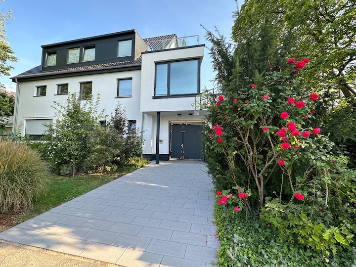 Modern, Ruhig, Fein, Klein + Gute Kunst 1. Og - Düsseldorf