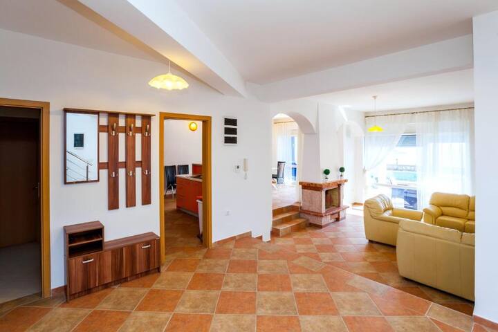 Royal Villa 2 - 5 Bedroom Villa, Pool & Sea Views - Montenegro