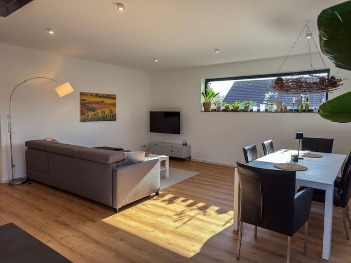 Vyne Apartments: Terrace | Bbq |Parking - Landau