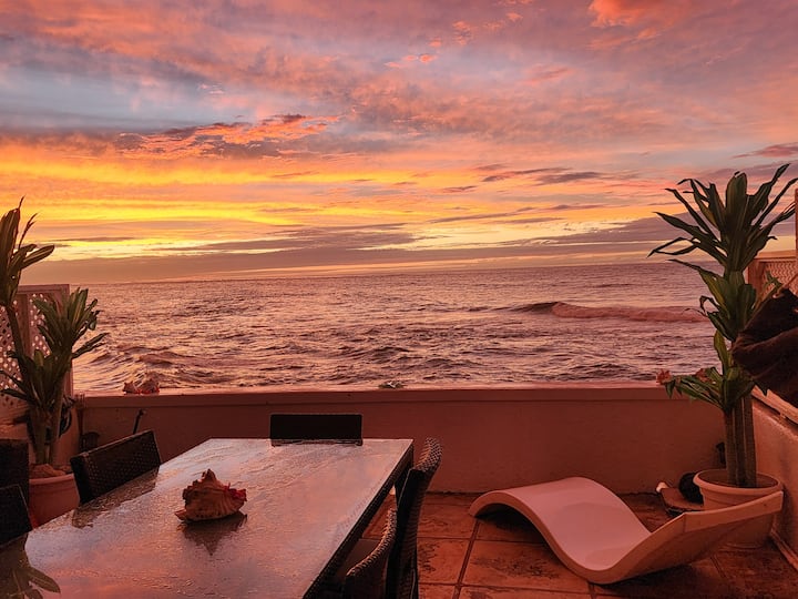 Ocean Front Sunset Oasis
2 Min Walk To Beach - Nassau