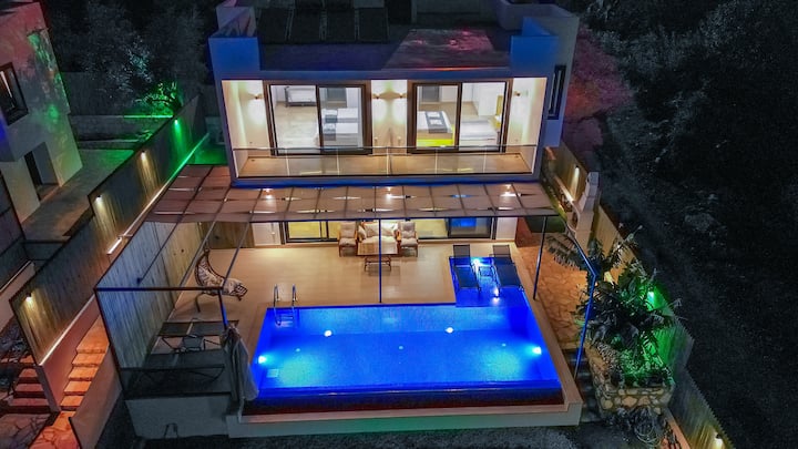 Villa Albedo - Kaş
Deniz Manzaralı-jakuzili Villa - Turquie