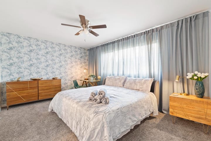 Charming Family Beach Getaway - Carson, CA