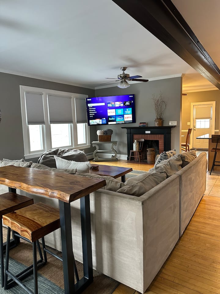 2025 Remodel, 5 Bedroom, 3.5 Bath, Parking, Deck! - Portland, ME