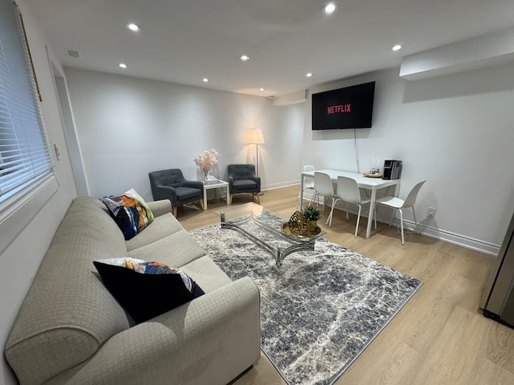 Cozy, 2bedroom,walkout Apt, Free Parking - Vaughan