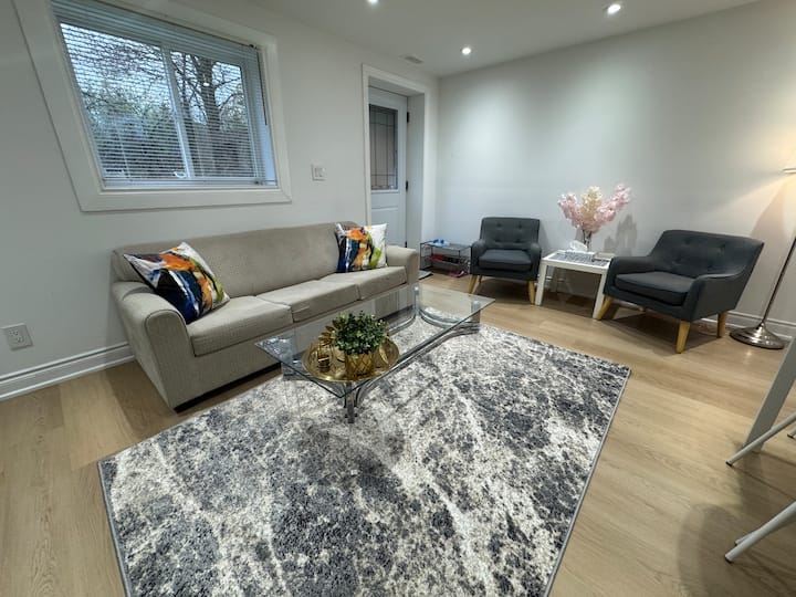 Cozy, 2bedroom,walkout Apt, Free Parking - Vaughan