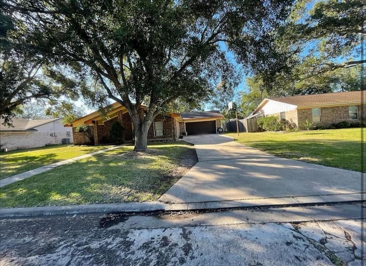 4 Bed 2 Bath - Bay City, TX