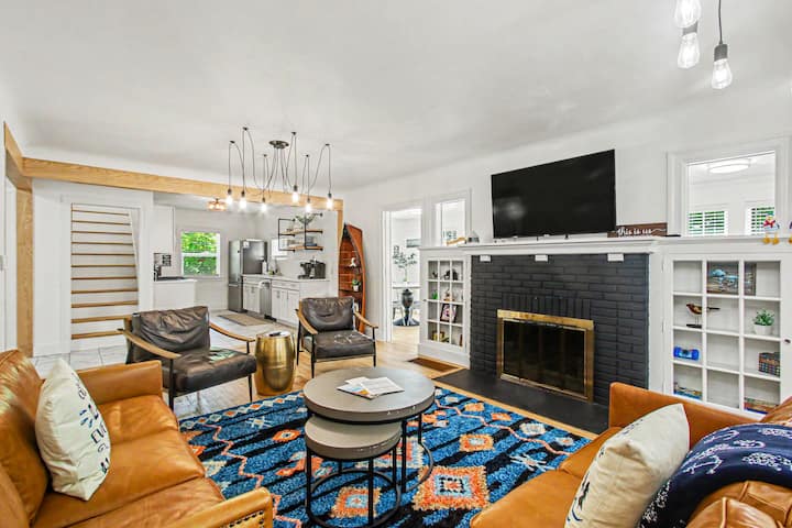 Retreat With Hot Tub, Walking Distance To Town - saugatuck, MI