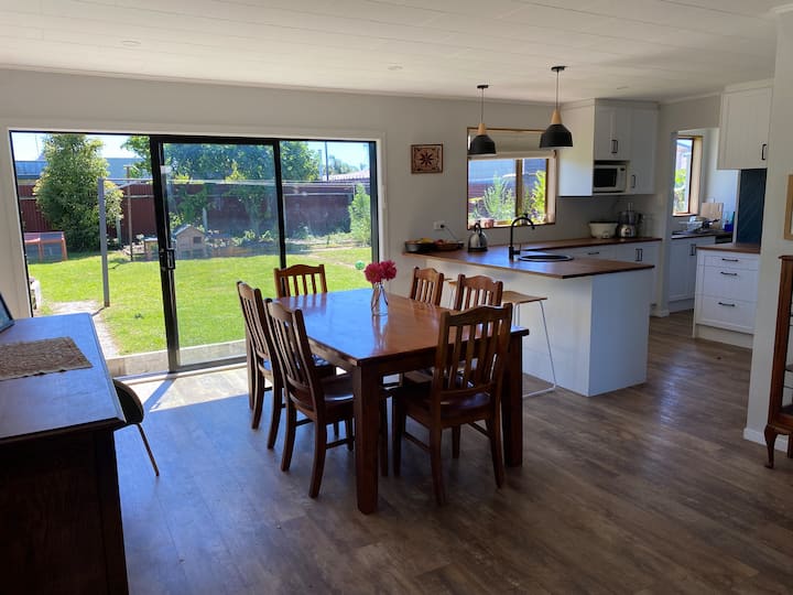 Four-beds- With A Huge Backyard For The Kids - Napier