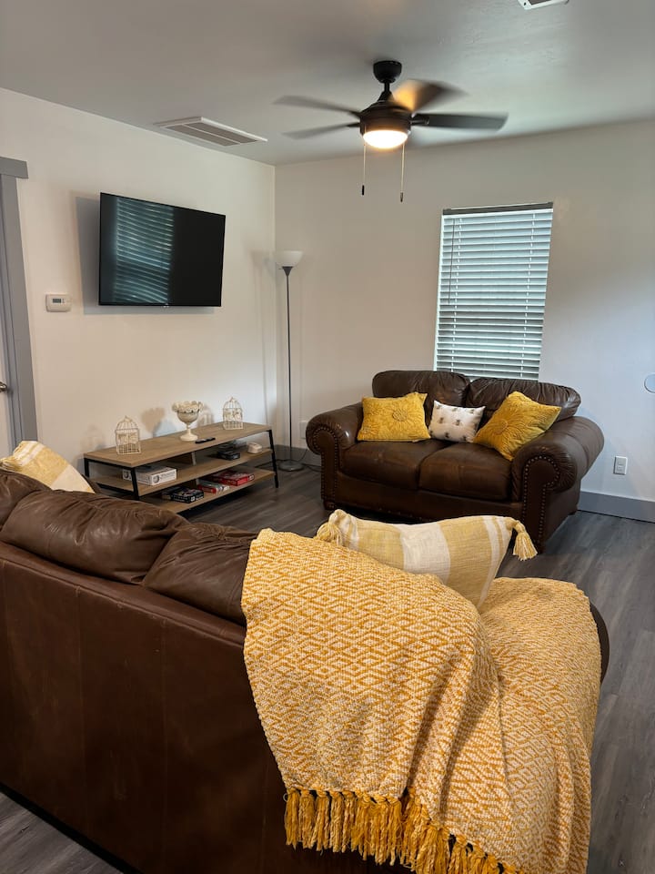 The Hive @ 305 S. Lowry, 2 Bed, 2 Bath, Sleeps 4 - Stillwater, OK