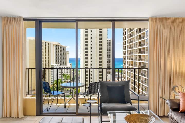 Pool + Parking + Ocean View + Sleep Up To 5 Guests - Honolulu, HI